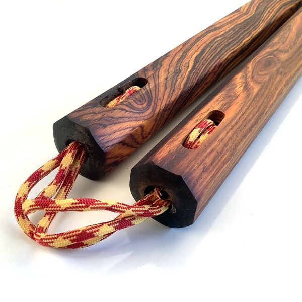 La fascinante historia de los Nunchakus - Artes Marciales